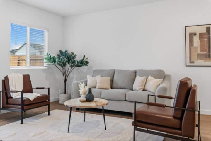 Single Story Ev Charging Hot Tub - 麋鹿林