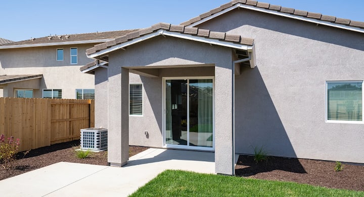 Single Story Ev Charging Hot Tub - Elk Grove