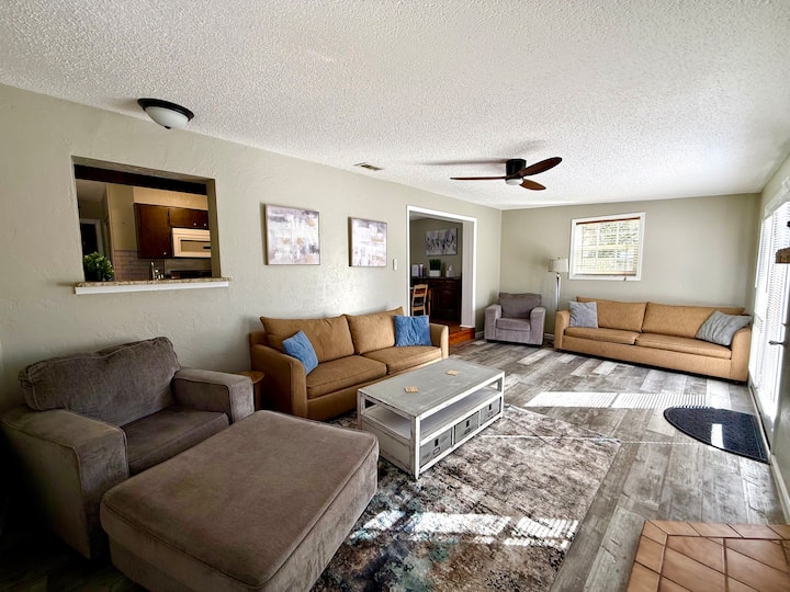 Home Away From Home In Deland - DeLand, FL