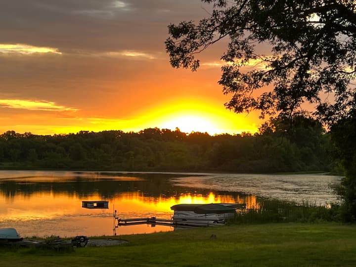 Lakefront 4br Retreat | Kings, Private Dock - Brooklyn, MI