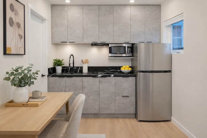 Brand New Studio In The Heart Of Midtown With Yard - Sacramento
