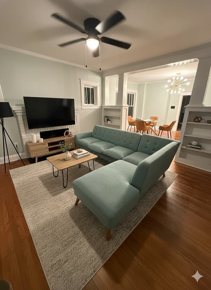 Spacious Historic Home Near Lake Mirror & Downtown - Lakeland, FL