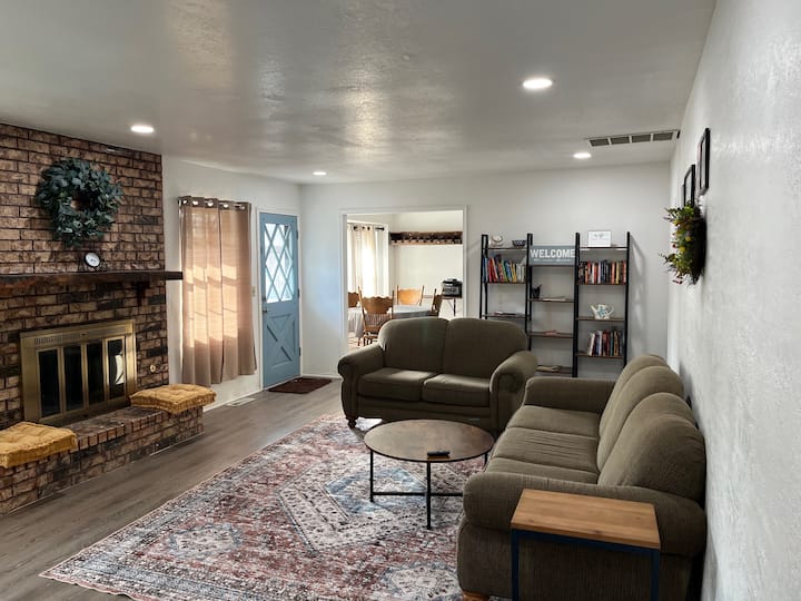 Spacious Home Conveniently Located - Broken Arrow, OK