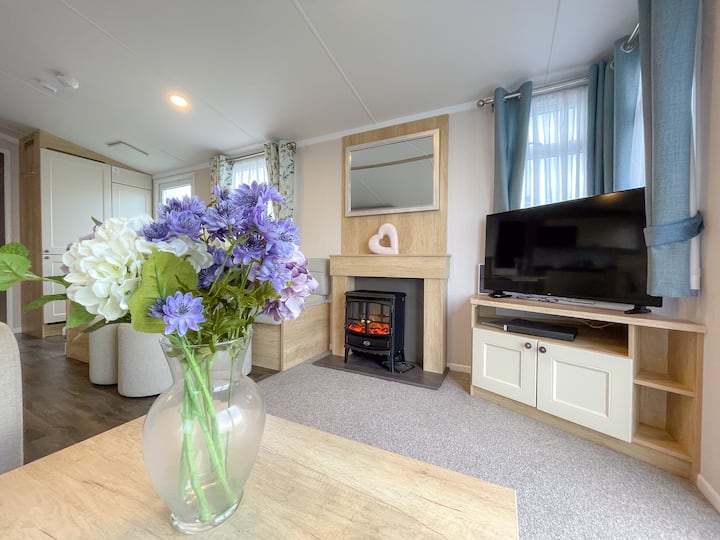 Dog Friendly Holiday Home At The Beach - Wales