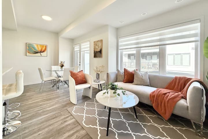 Luxury Stylish 3 Bedrooms Townhouse - Markham