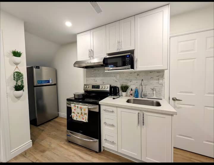 Snug & Stylish Apartment With Home Comforts - Markham
