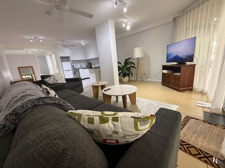 Coastal Retreat @ Cronulla Steps To Beach & Dining - Cronulla