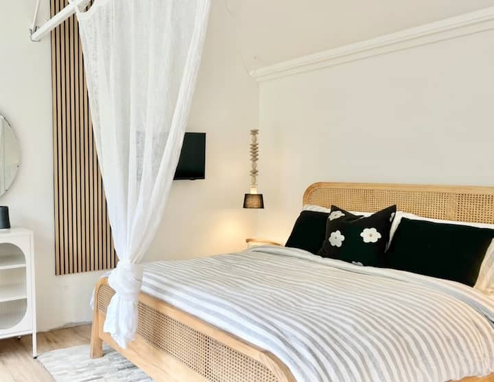 Sunshine Studio - Bright, Boutique, Chic - Whanganui