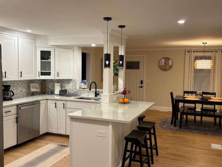 Modern One-level House W/ Spacious Patio - Misquamicut, RI