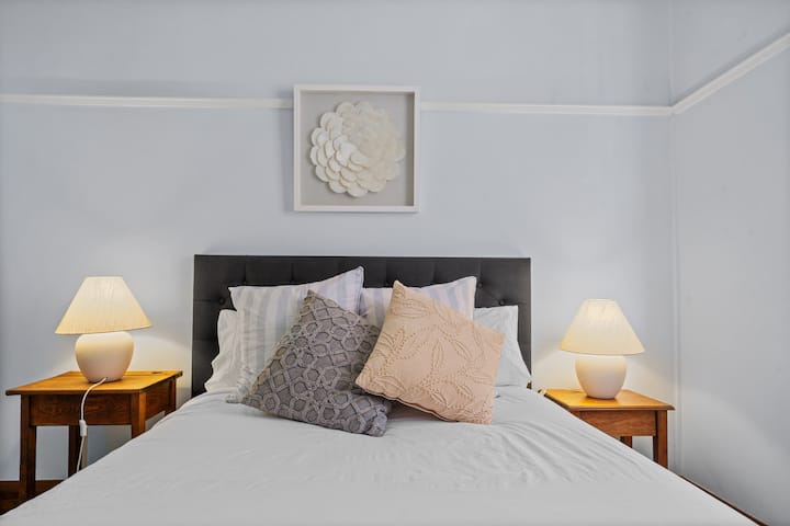 2br+flex Space | Free Parking | Discover Newcastle - Newcastle