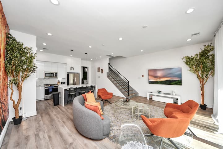 The Mural House: Progym + Chef’s Kitchen & Games - Houston, TX