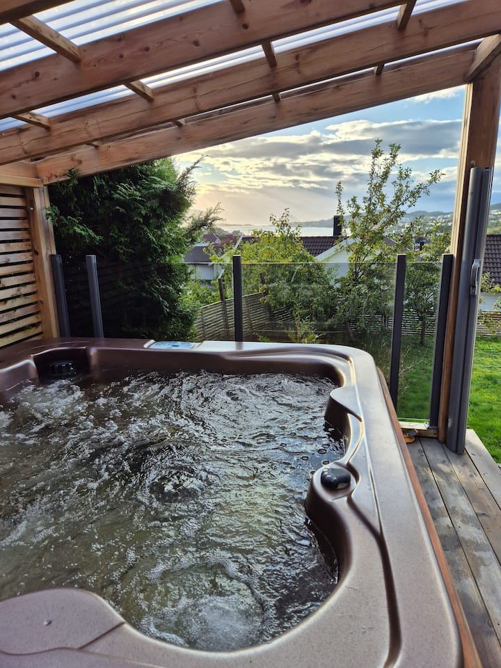 Stor Innholdsrik Enebolig I Spjelkavik - Ålesund