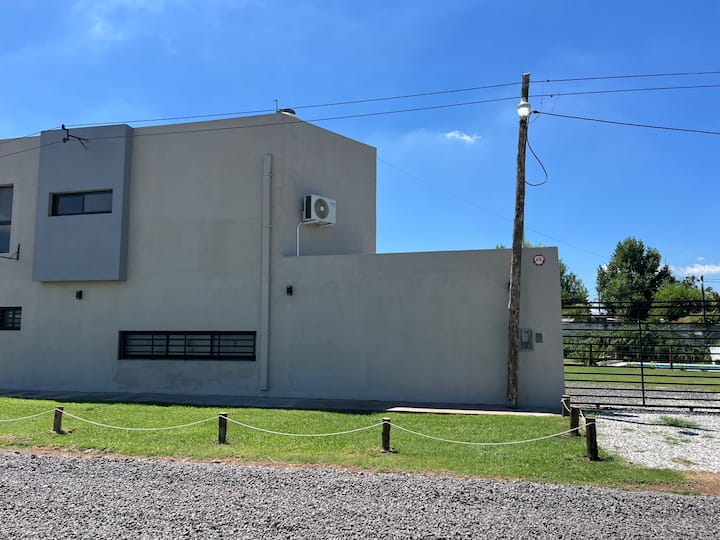 Quinta Con Dpto Y Quincho Y Pileta. - San Nicolás de los Arroyos