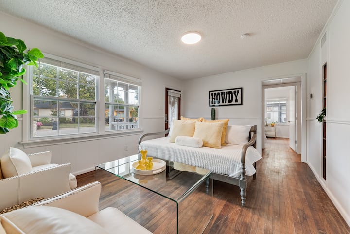 Half Mile To At&t Stadium, Modern Home & Gameroom! - Arlington, TX