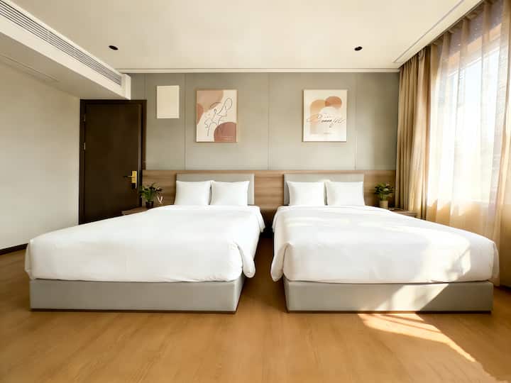 Sky Vista Hotel (Comfort Double King Room) - Belgrade