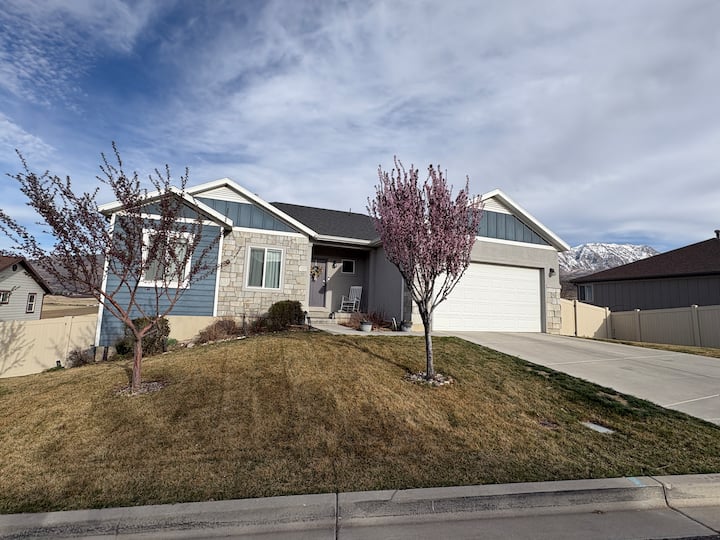 Roberts’ Roost: For Your Sprawling Family Flock - Goshen, UT