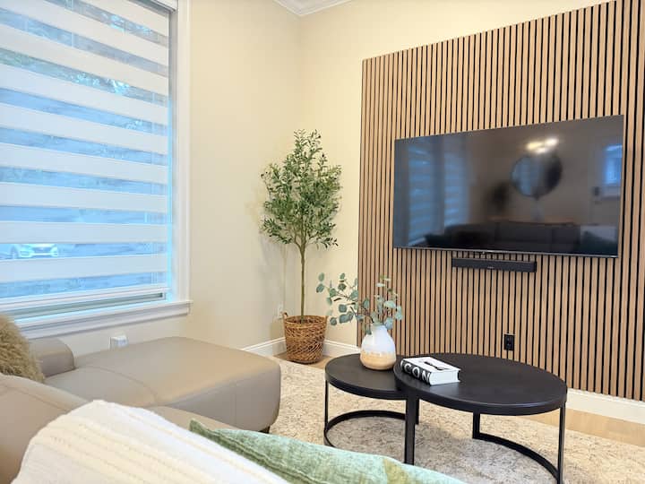 Bright Suite In Fort Langley - Langley