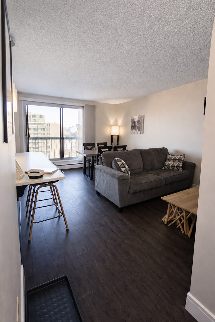 Oakwood Towers~kingbed~office~downtown~u/g Parking - Canada