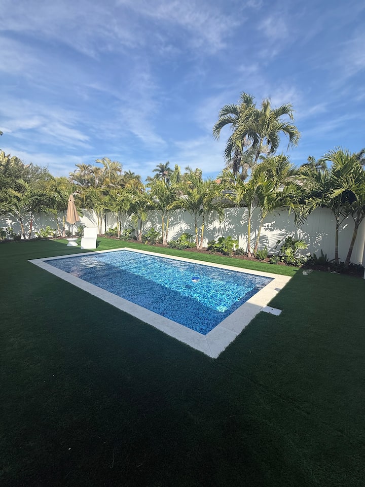 Coastal Luxury Palm Beach Shores Residence - Riviera Beach, FL