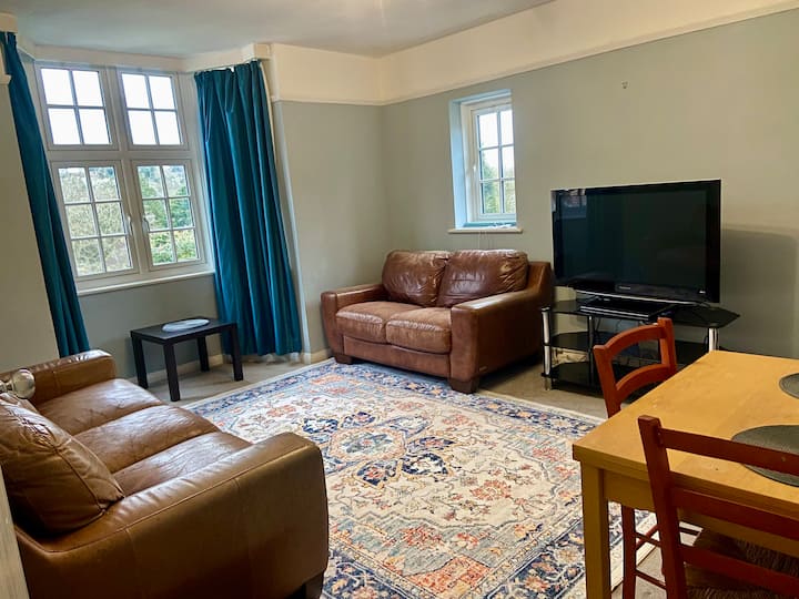 2 Bed- Cosy City Flat Short Walk To Town & Station - Godalming