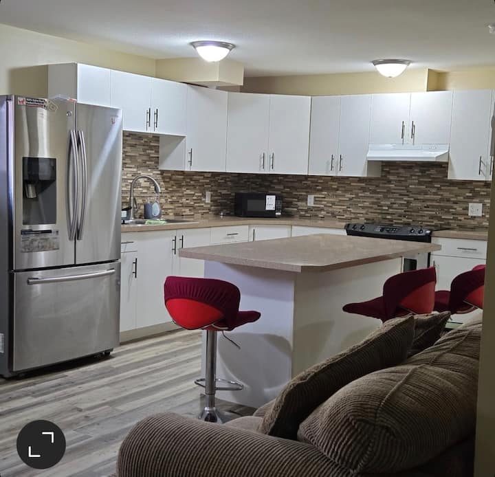 Private Cozy Basement Suite Near Downtown. - Taber