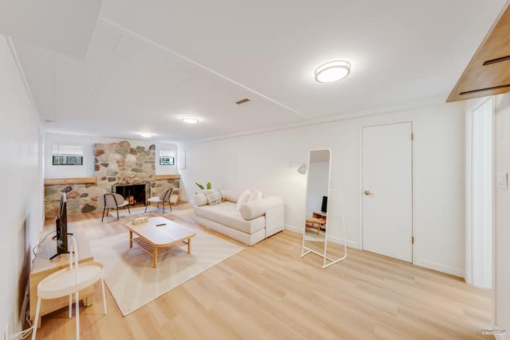 Cozy 1 Br Suite Near Metrotown & Deer Lake Park - New Westminster