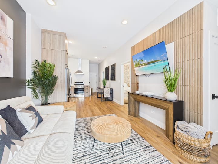 Peaceful Zen Flat | 2br Oasis With Free Parking - Lake Meadows, Chicago