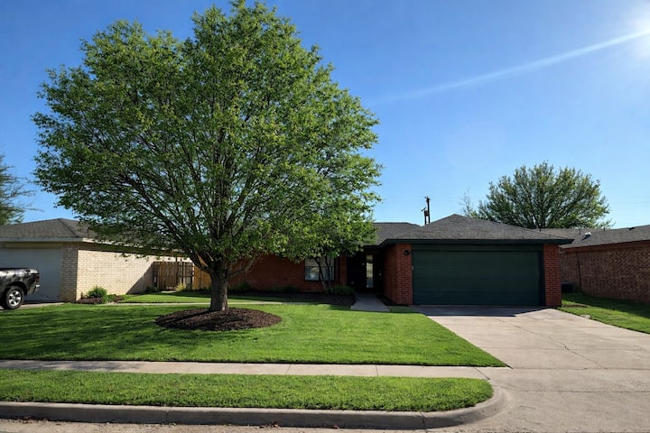 Skeeball Guest House - 2 Bed/2 Bath With Game Room - Lubbock, TX