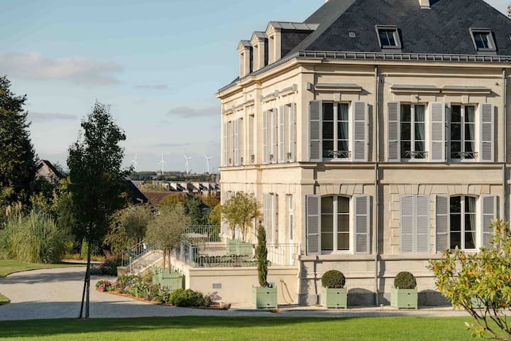 Domaine De L’ormeau – Piscine Intérieure & Spa - France