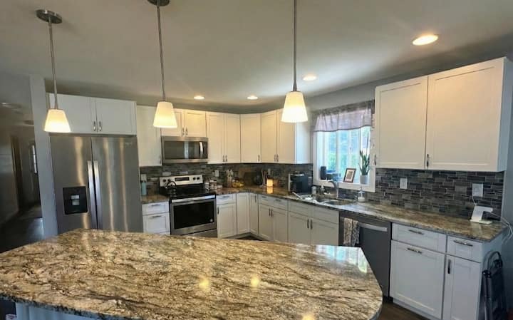 Walk To Nmu, Superior Dome & Lake Superior - Marquette, MI