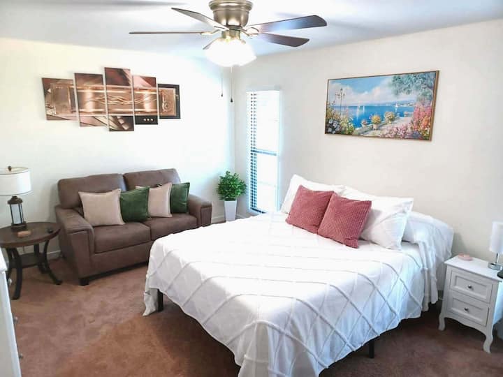 Quiet & Clean Private Room W/private Bath+pool+gym - Sun City West, AZ