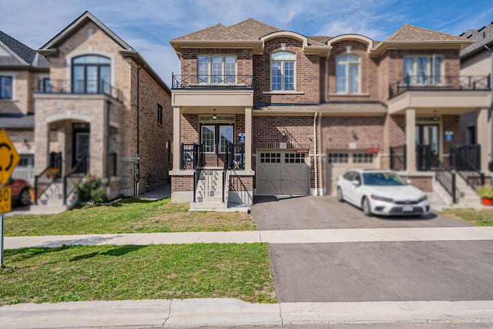 Modern Luxury 4br Semi Detached Home In Whitby - Ajax