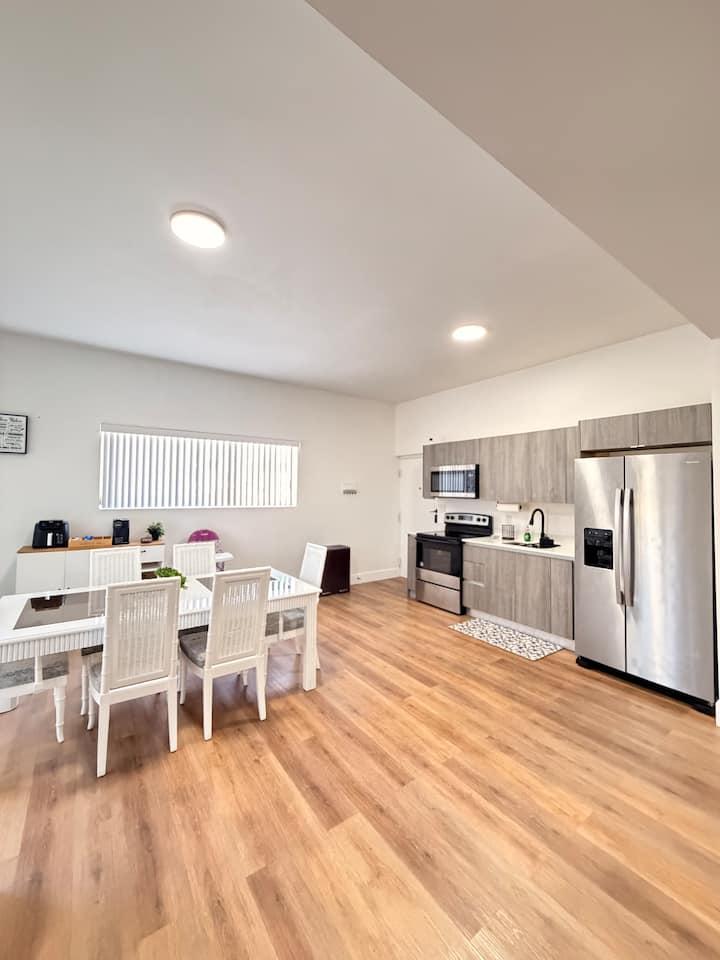 Modern 2br/2ba Apartment In The Heart Of Miami - Miami