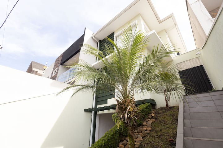 Santa Felicidade Casa Confortável E Moderna - Curitiba