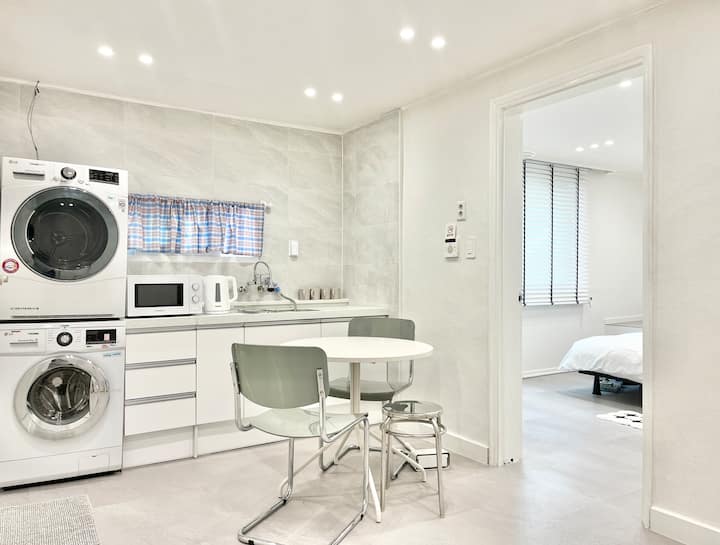 New/big Sale/홍대/1f/욕실2개/2룸4베드/도보5분/아이와함께/연남/합정 - Seoul