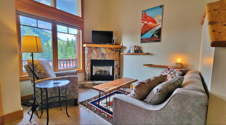 Panoramic View Of Red Mountain. - Rossland