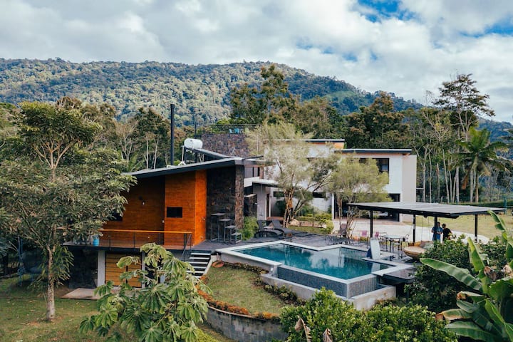 Infinity Pool • Turrialba Volcano Retreat - Turrialba