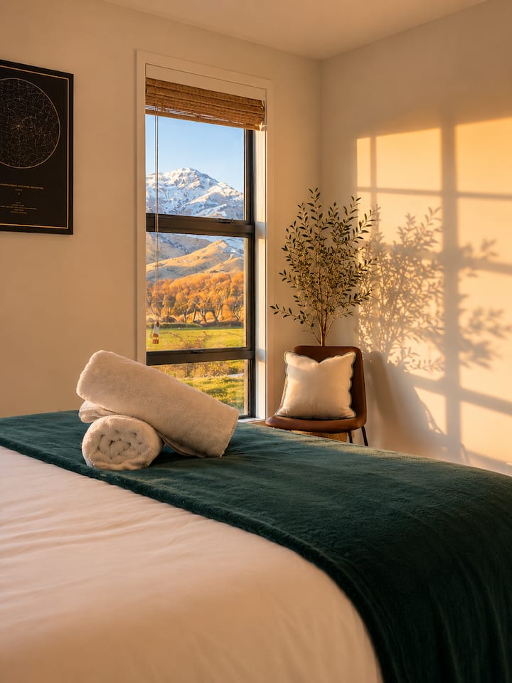 Sunny Sanctuary | Spacious Home & Free Parking! - Lake Hayes