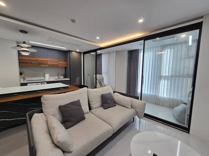 {Bts- Open Sale}신규_최대4명/침실1개/퀸침대1개/가족 커플 전용 - Seoul