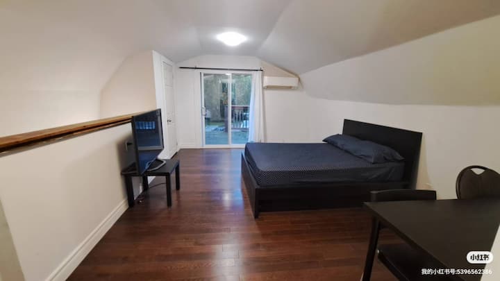 Second Floor Apartment Or Say Studio - Georgina