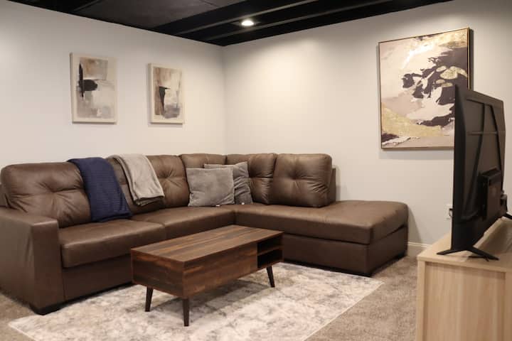 3br Family Home | Minutes To Notre Dame & Shopping - South Bend, IN