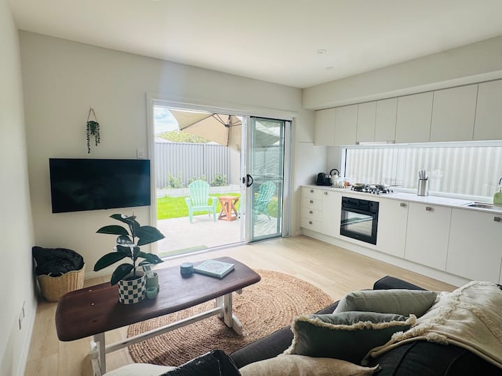 Near Beach, Private Backyard + Bbq, Off St Parking - Coffs Harbour