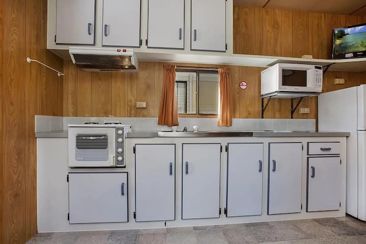 Family-friendly Cabin 2 Bedroom Standard Cabin - Hamilton