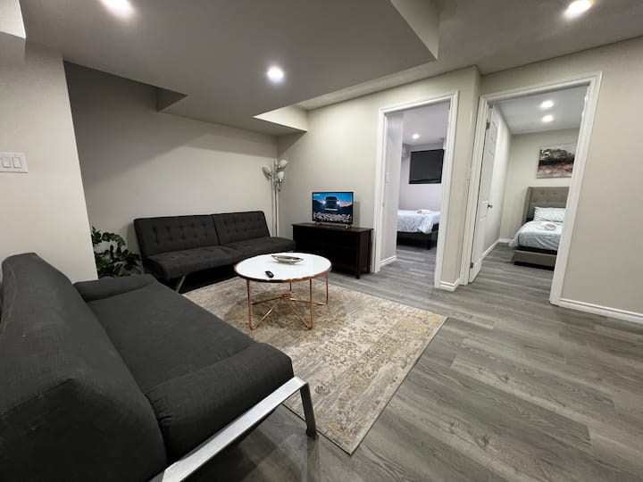 Newly Built 2-bedrooms Basement Apartment–sleeps6 - Milton