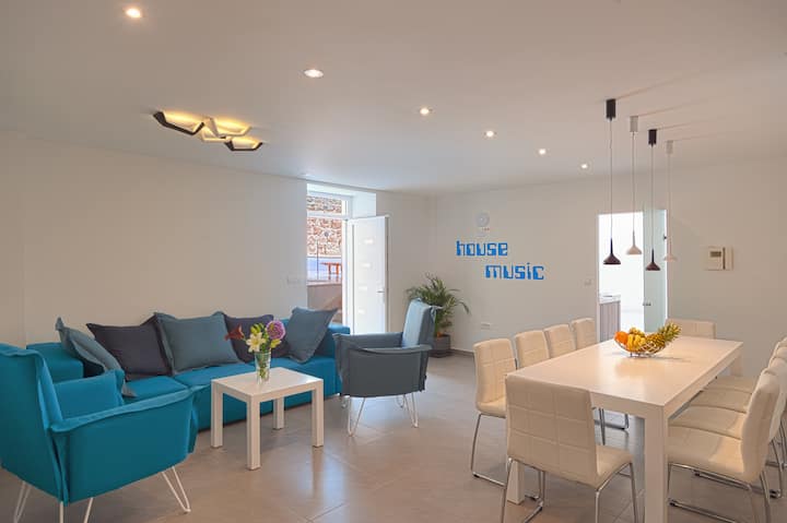 Villa Majestic, Private Heated Pool, For 10 - Bol