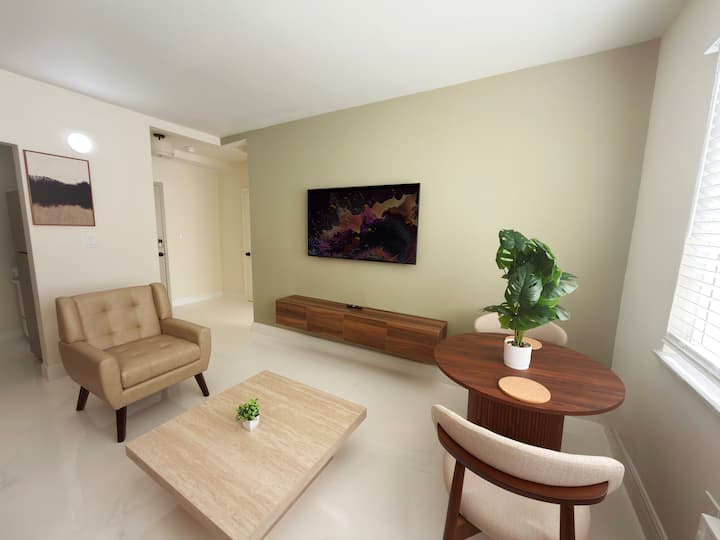 Stylish Newly Renovated Boutique 210–walk To Beach - Miami Beach, FL
