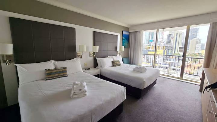 Central Located 2 Double-bed Hotel Room In Surfers - Gold Coast
