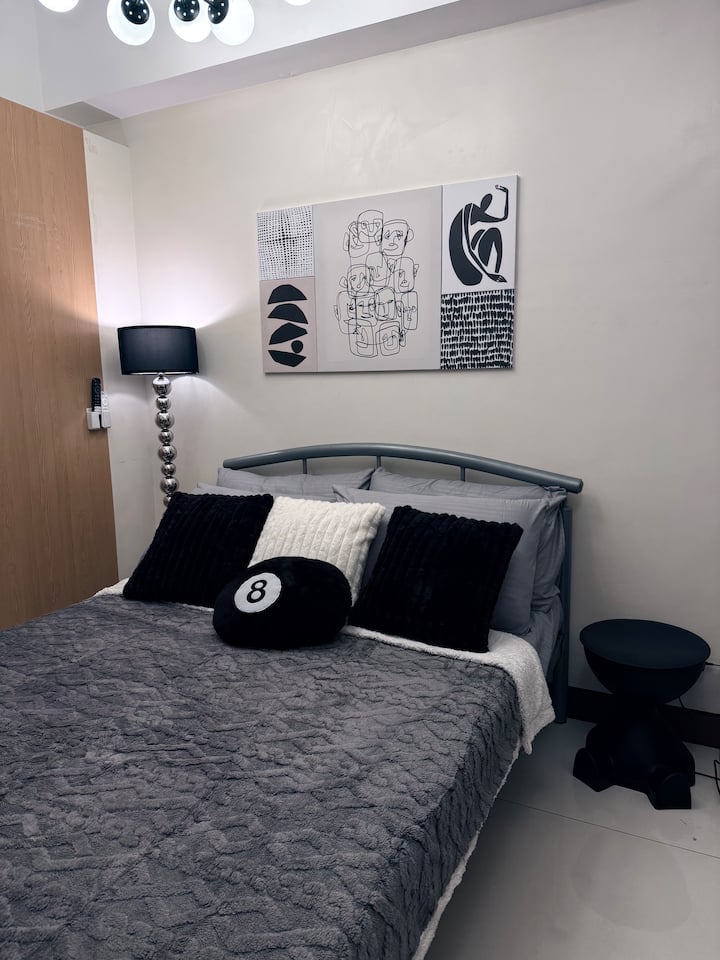 Sleek Minimalist Condo • Mckinley • Bgc • Fastwifi - Taguig