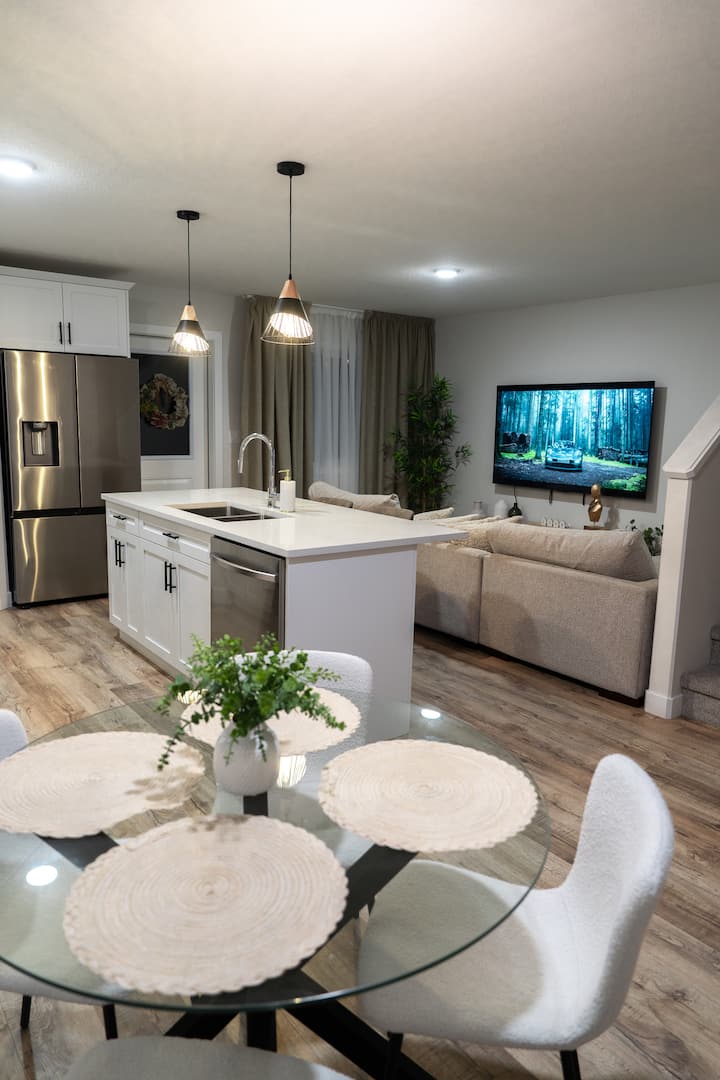 Modern Home – Relax, Reset, Repeat - Alberta