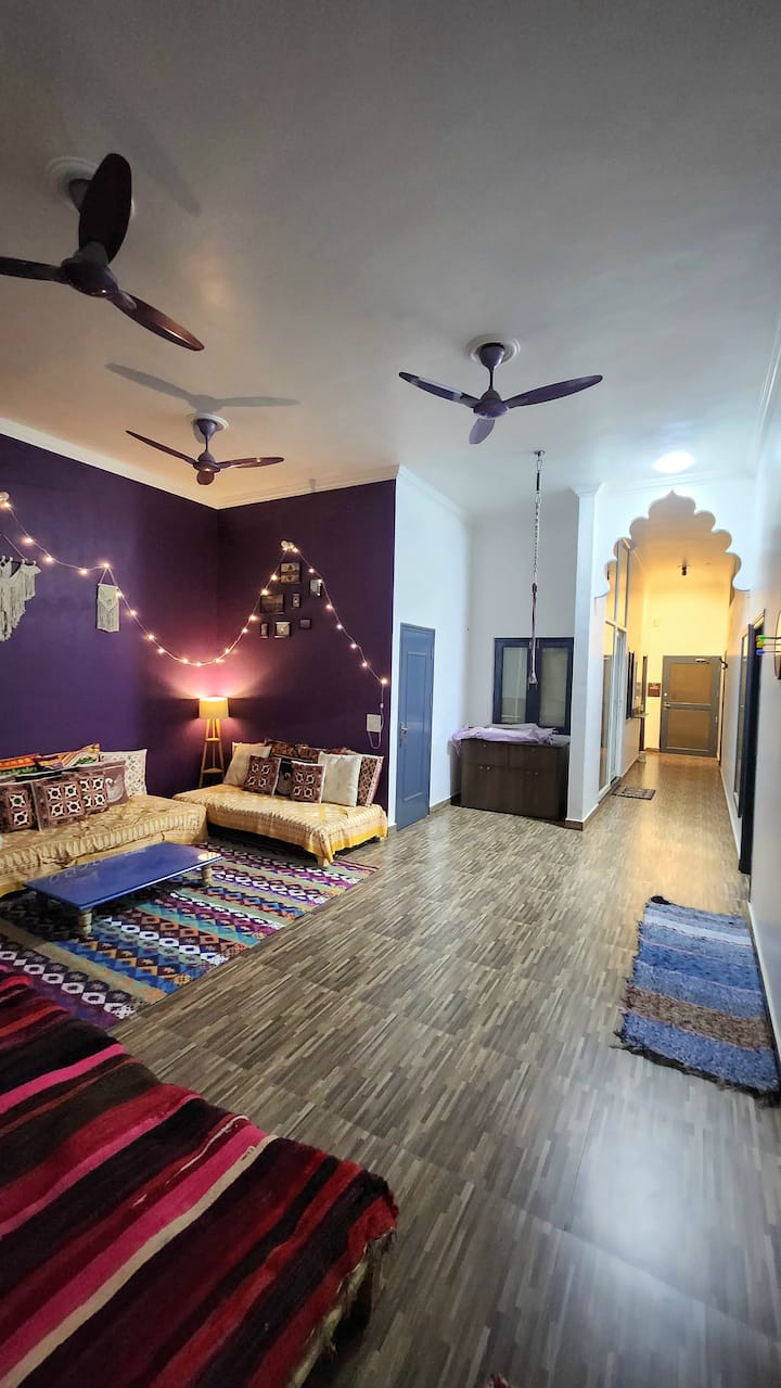 The Travelers Nest: Private Room For Backpackers - Jhansi